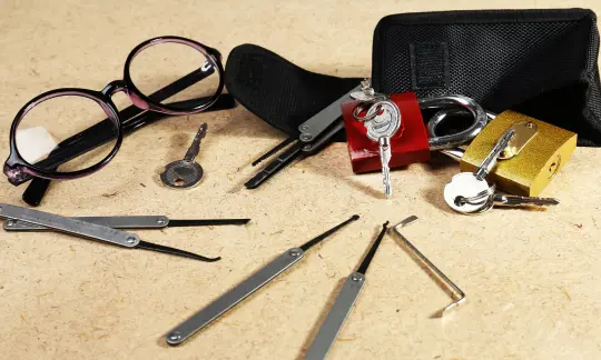 How to Pick a Lock (Legally): A Beginner's Guide to Locksmith Skills ...