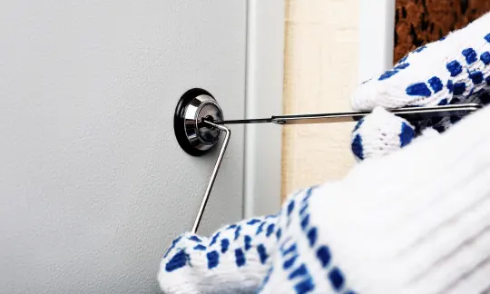 How to Pick a Lock (Legally): A Beginner's Guide to Locksmith Skills ...